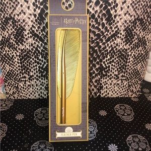 Warner Bros. | Office | Harry Potter House Hufflepuff Quill Feather Pen ...